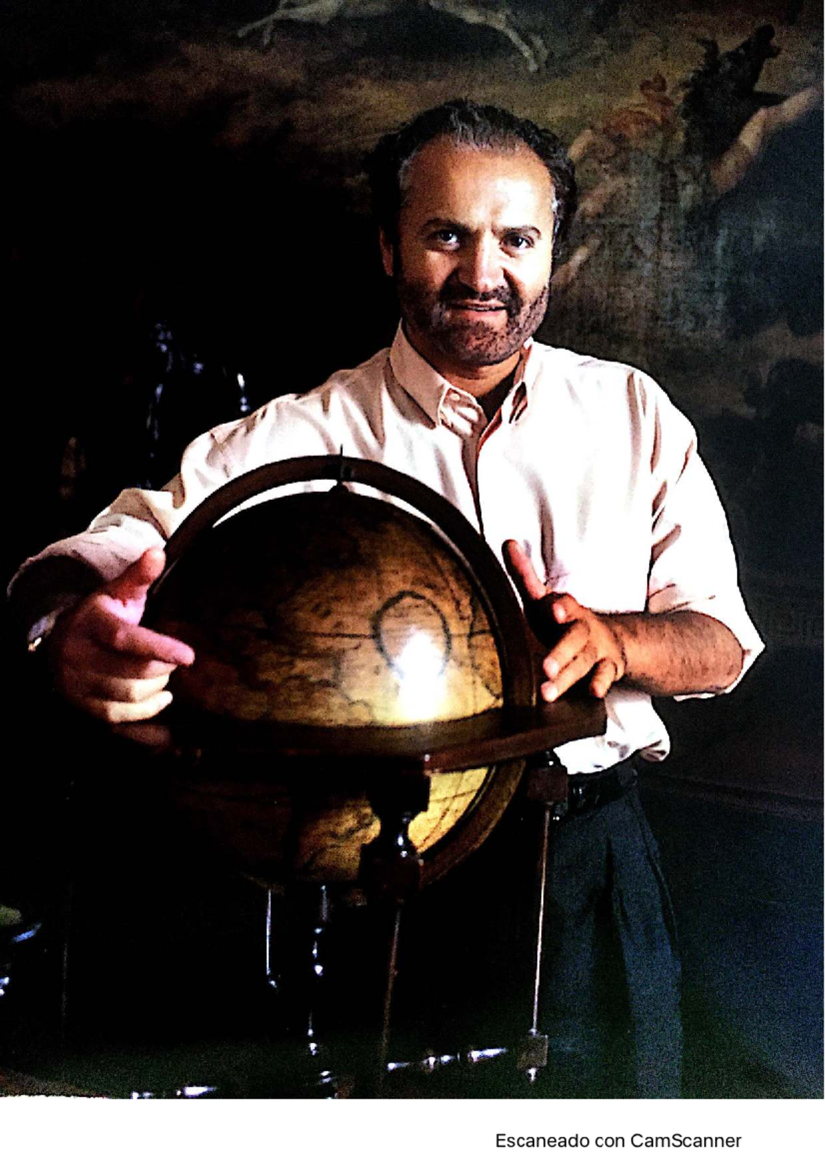 Gianni Versace: Historia del Diseño y su Legado Familiar - EUCD - Studocu