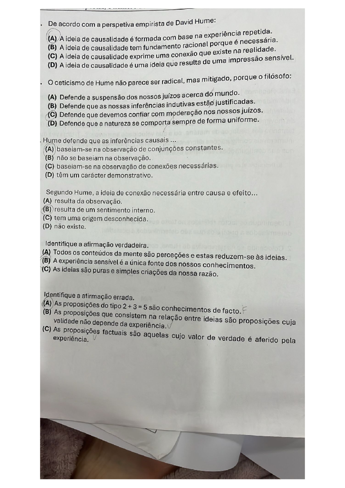 Exercícios de Múltipla Escolha sobre David Hume: Causalidade e ...